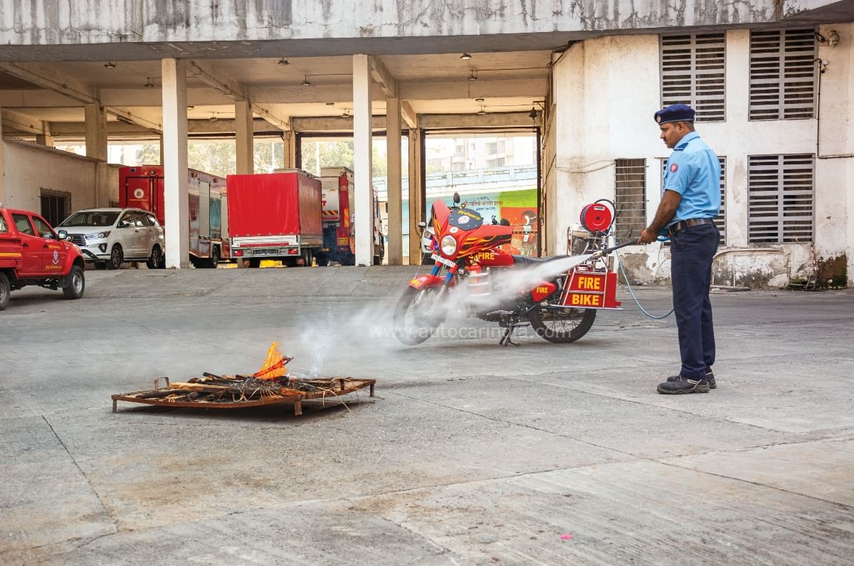 Mumbai Fire Brigade Fire Bike based on Royal Enfield Bullet 350: tank capacity, water pump, ride ...